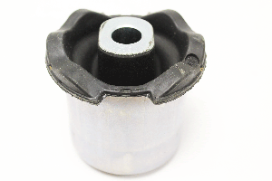 Bush front lower control arm Discovery 3 & 4 LR073366